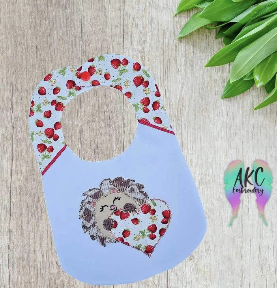 ZZ hedgy with heart 2022 – AKC Embroidery and Digital Designs